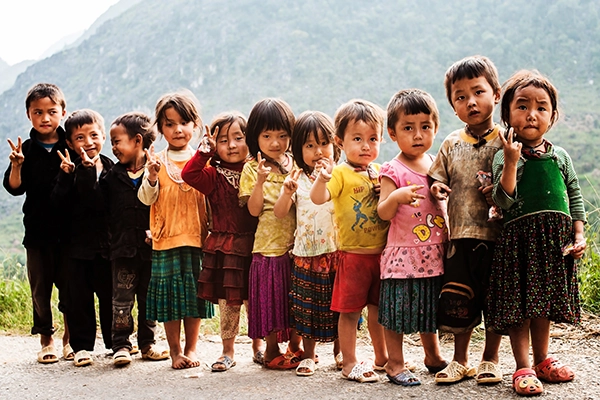 11 H'mong Children | Réhahn